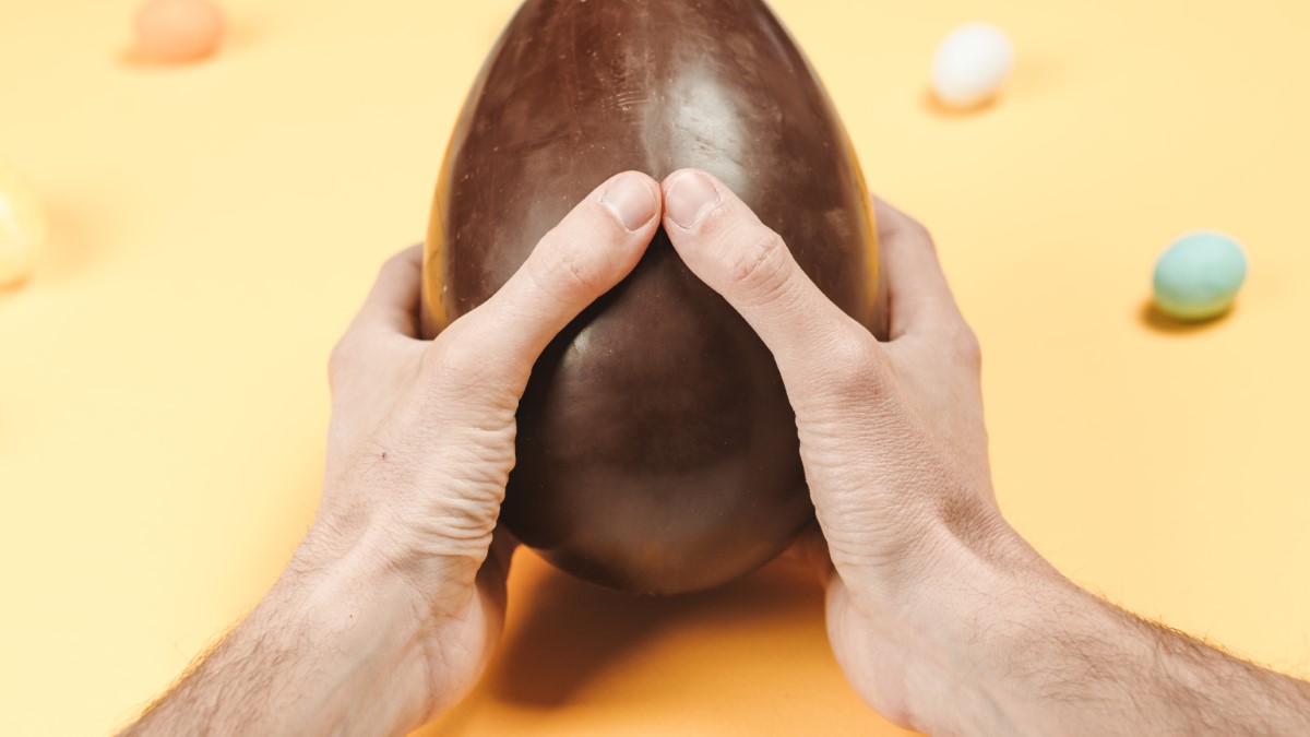 Confection simple d'oeufs de Pâques en chocolat à faire soi-même