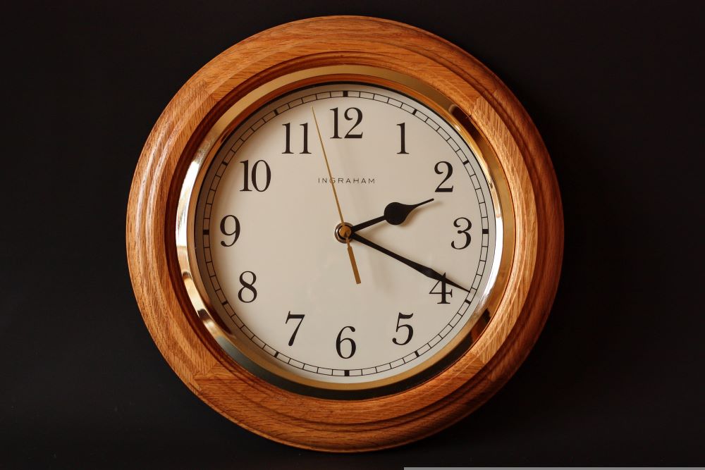 Heure miroir 13h13 : la signification de l'heure miroir 13:13