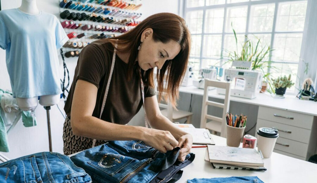 Jeans de créateur customisés : l'art de la personnalisation unique