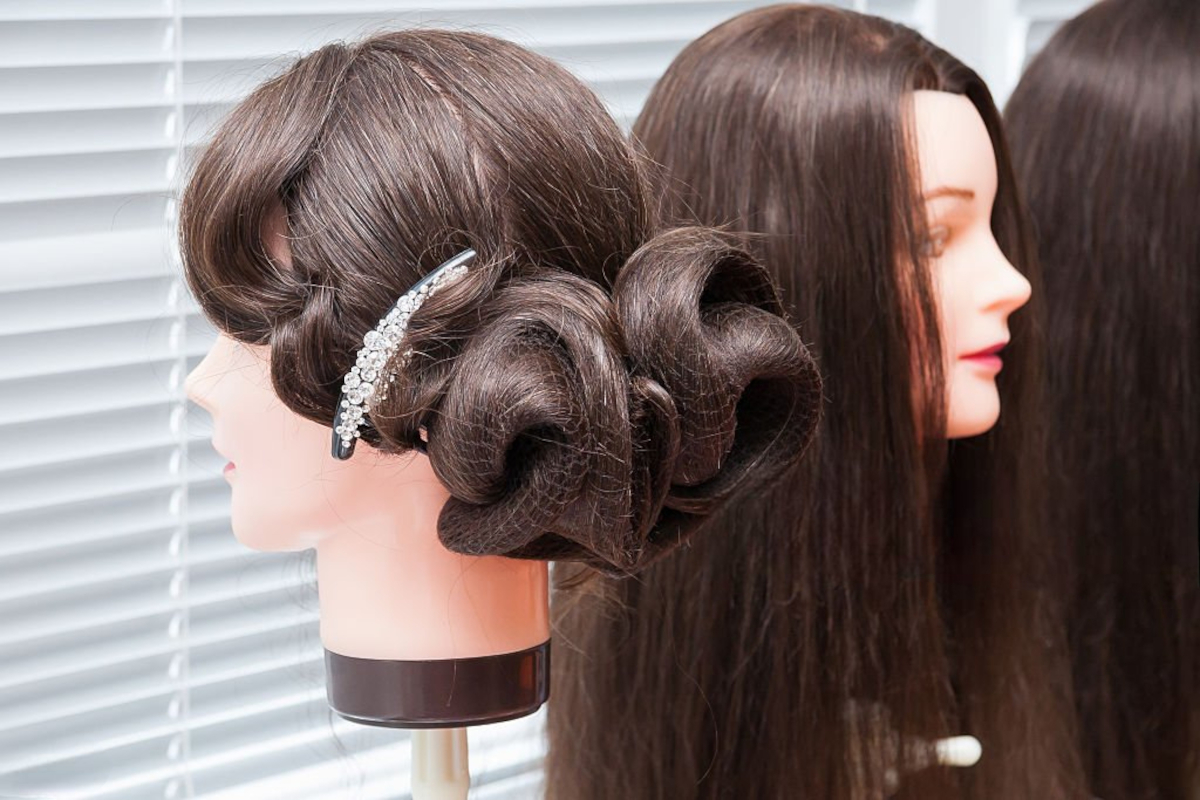 Révéler la magie de la coiffure : découvrez nos têtes à coiffer et ...
